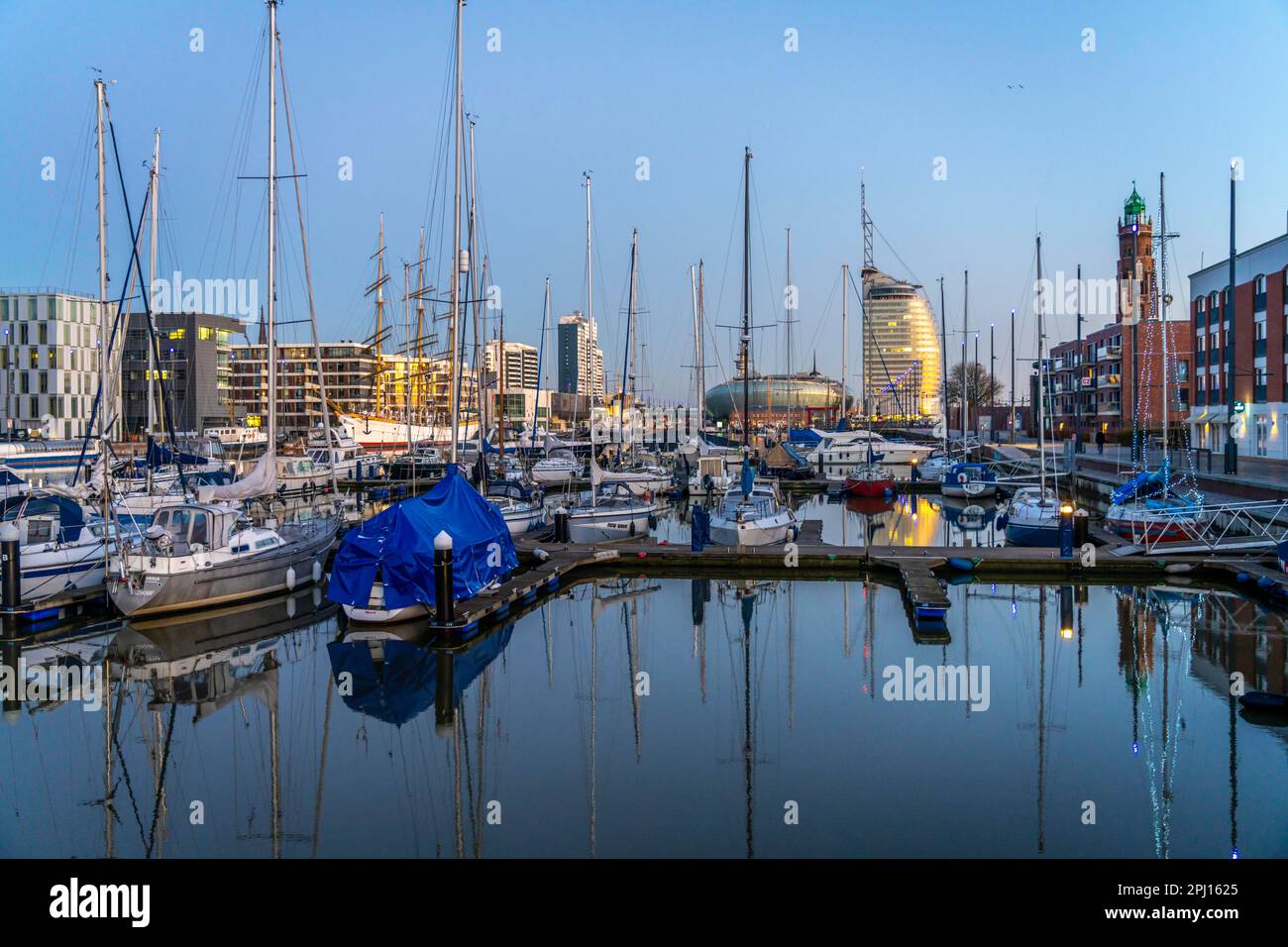 New harbour, harbour basin, harbour district, residential buildings ...