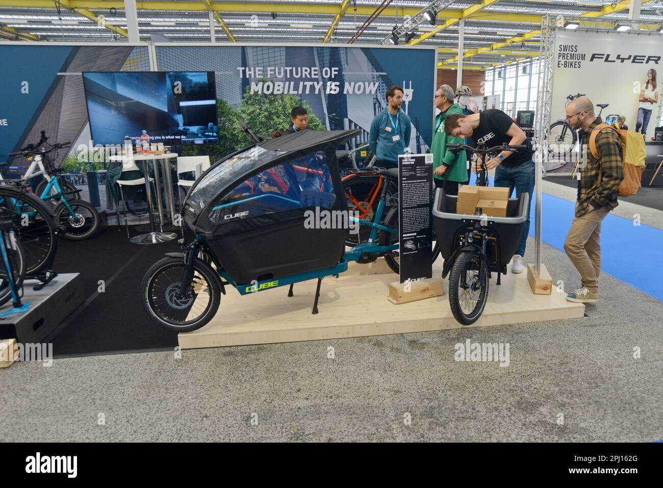 People looking at Cube cargo Hybrid electric assists cargo bikes on ...