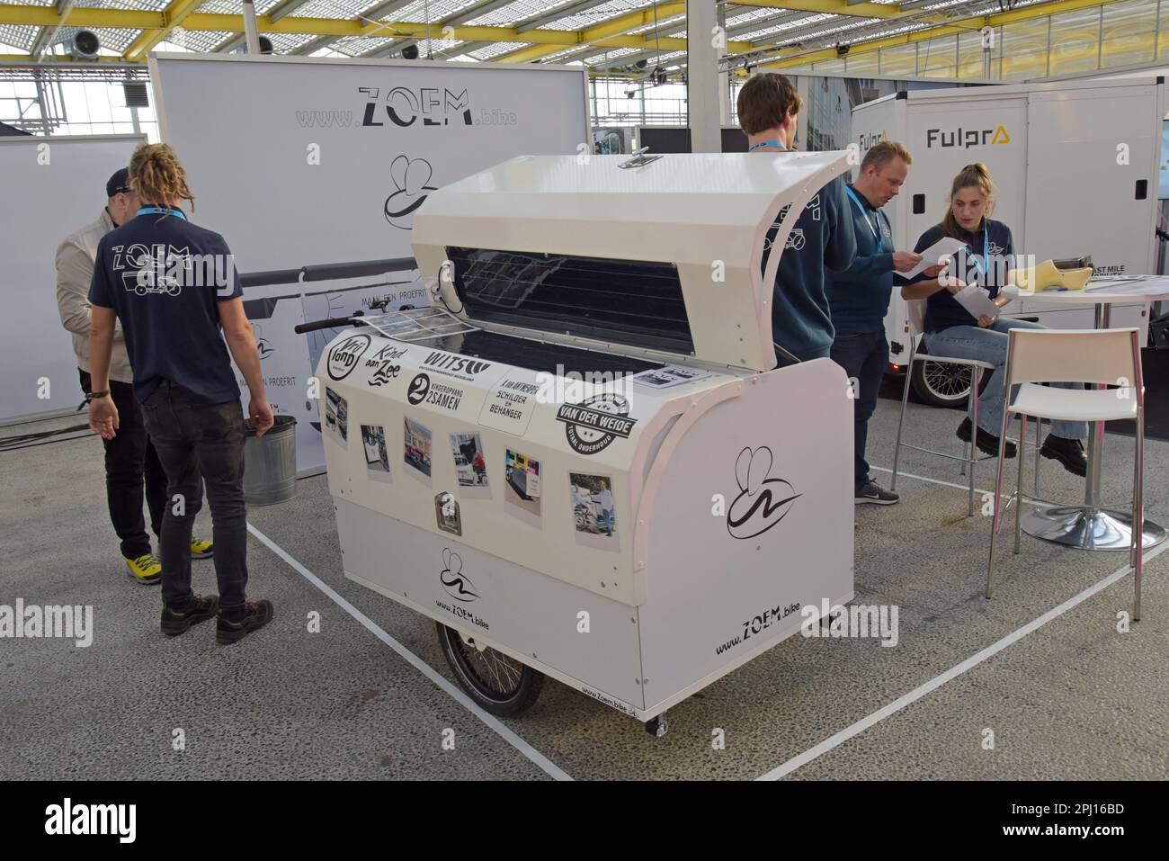 Zoem electric assist load carrying trike with solar power for tradesmen ...