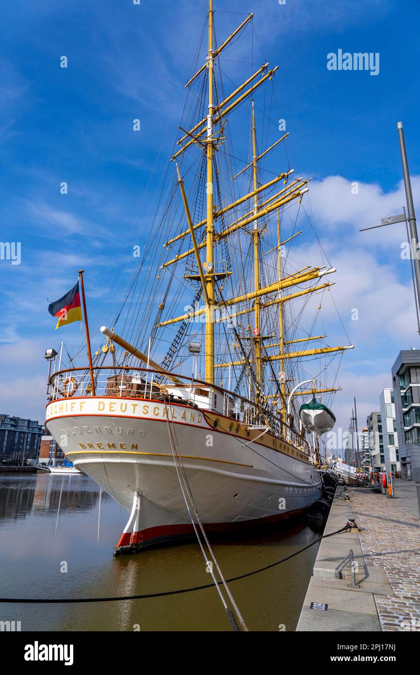 New harbour, harbour basin, harbour district, residential buildings ...