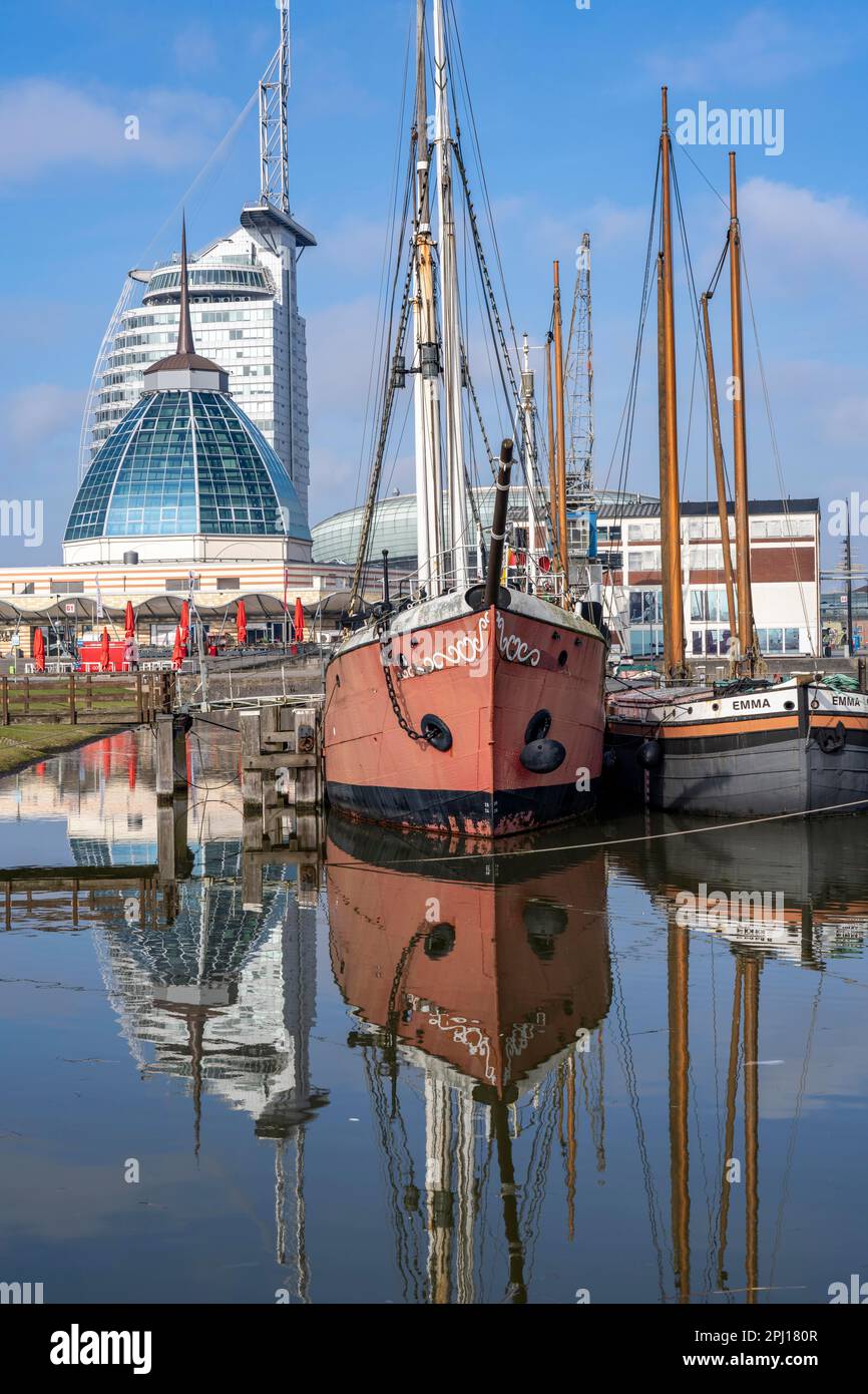 Old harbour, harbour basin, harbour district, Sail City building ...