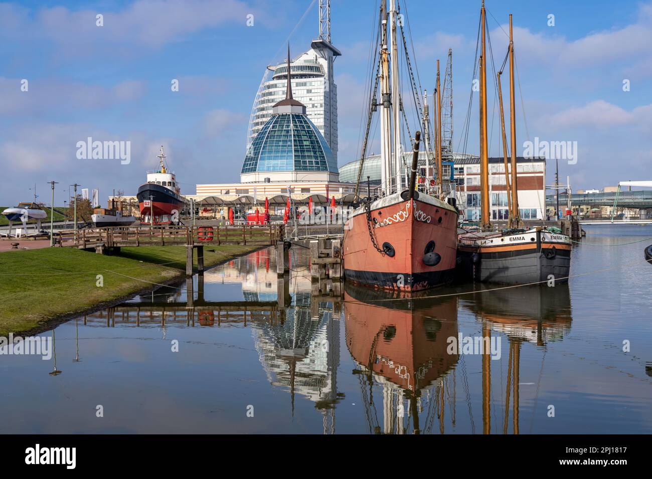Old harbour, harbour basin, harbour district, Sail City building ...