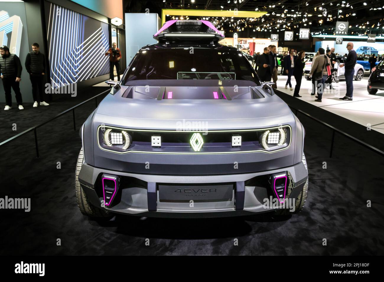 Renault 4ever Trophy Concept Electric All-terrain car showcased at the ...