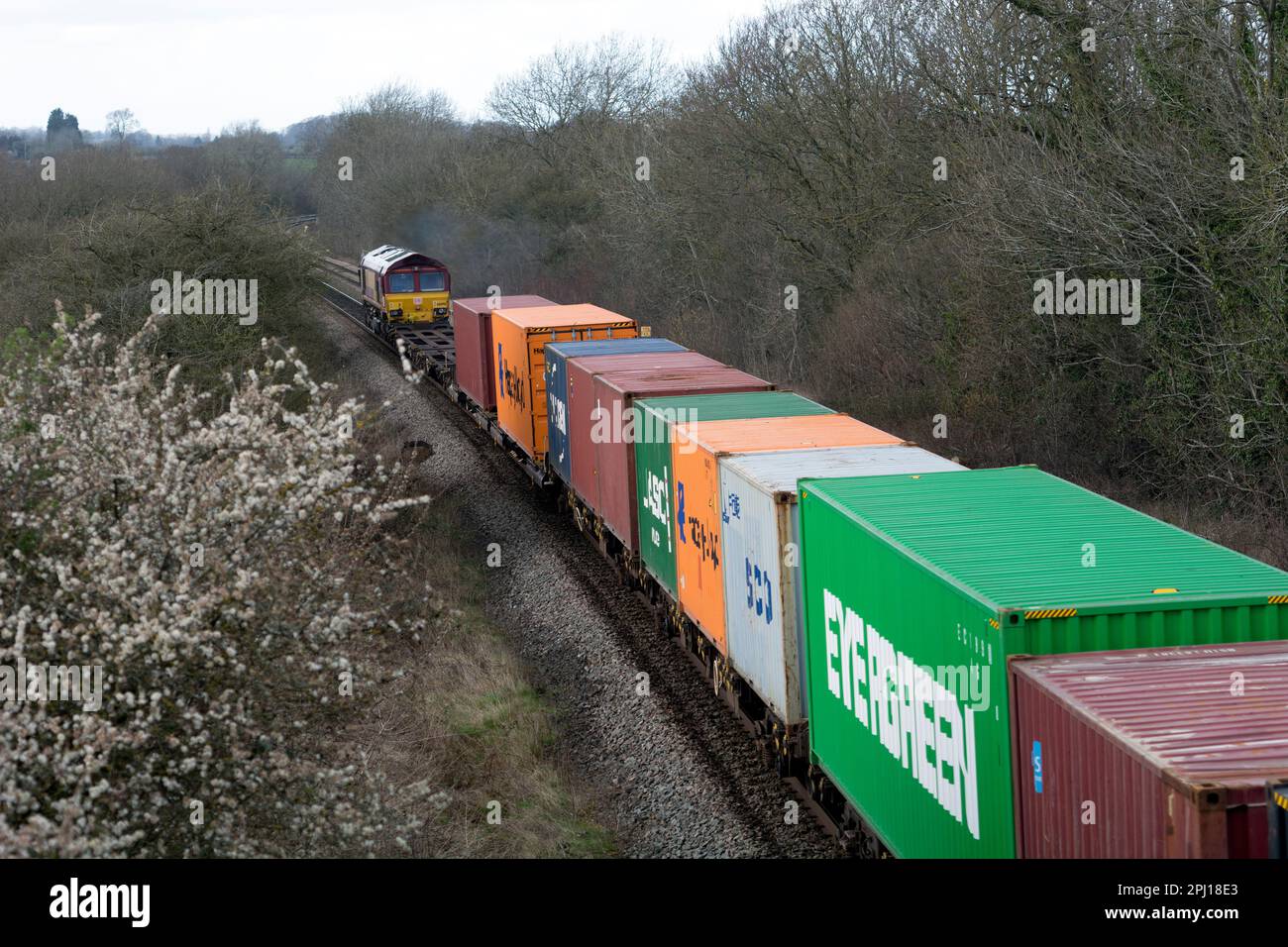 DB Class 66 diesel locomotive No. 66098 pulling an intermodal train ...