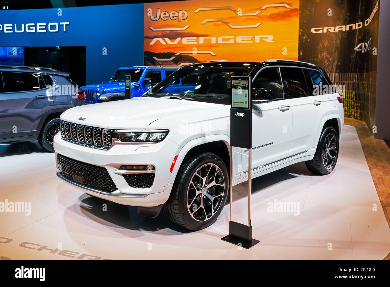New Jeep Grand Cherokee full size SUV car showcased at the Brussels ...
