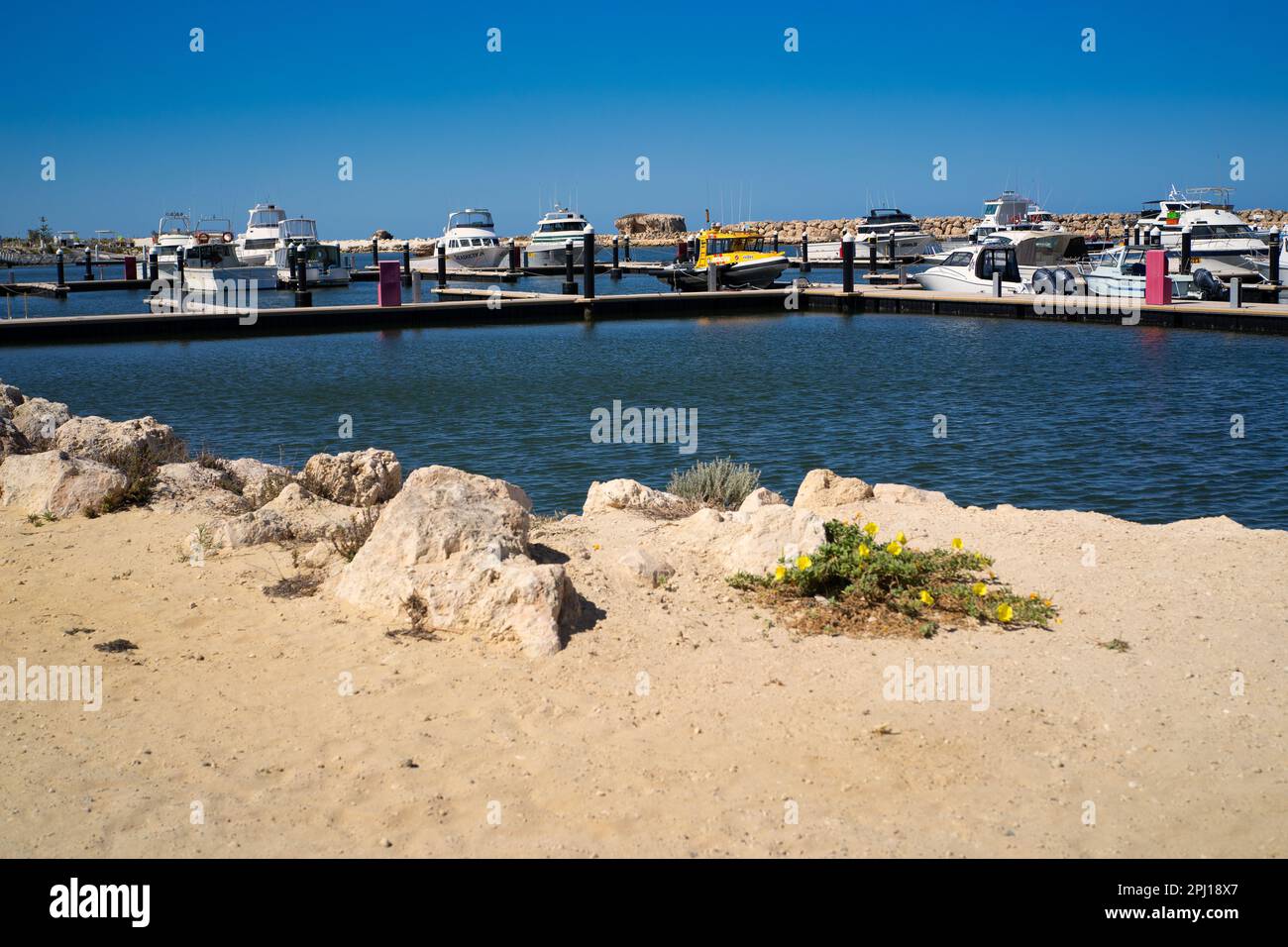 Two rocks hi-res stock photography and images - Alamy