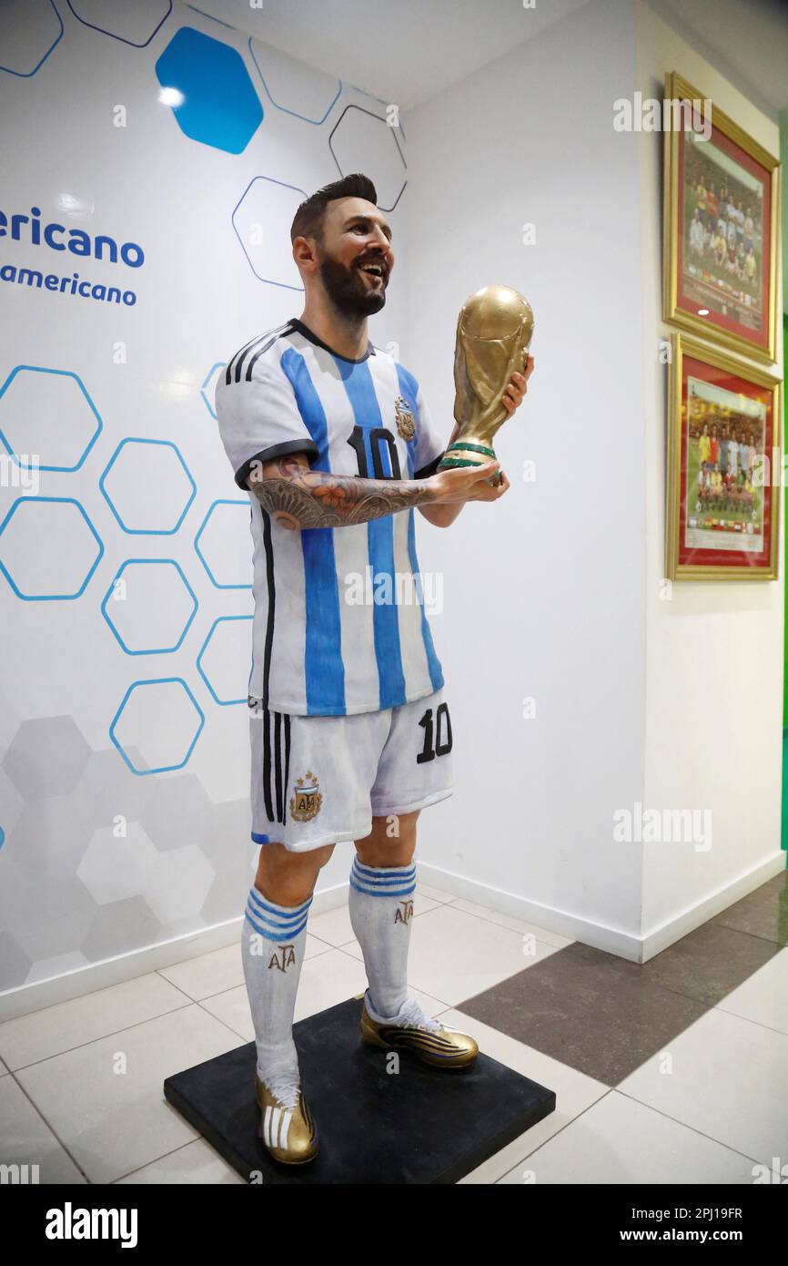 Messi statue hi-res stock photography and images - Alamy