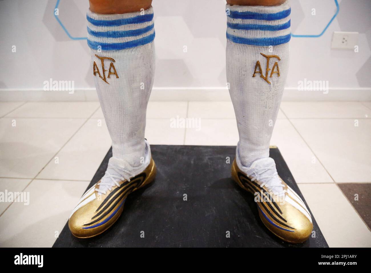Messi statue hi-res stock photography and images - Alamy
