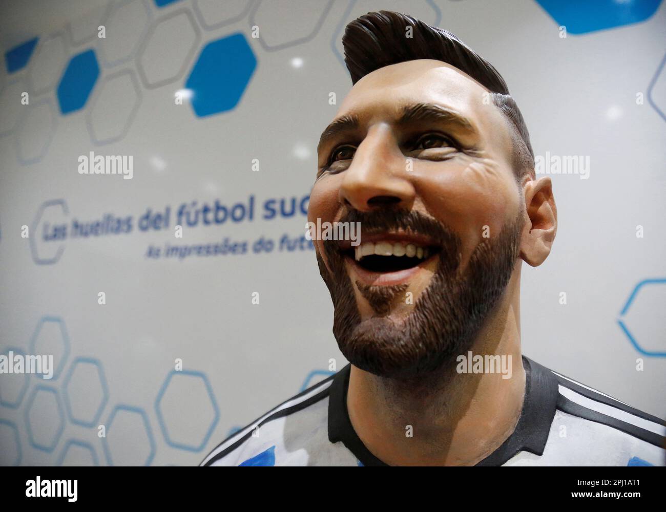 Messi statue hi-res stock photography and images - Alamy
