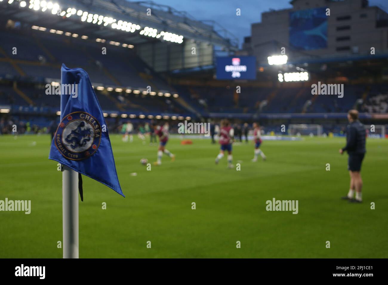 Chelsea corner flag hi-res stock photography and images - Alamy