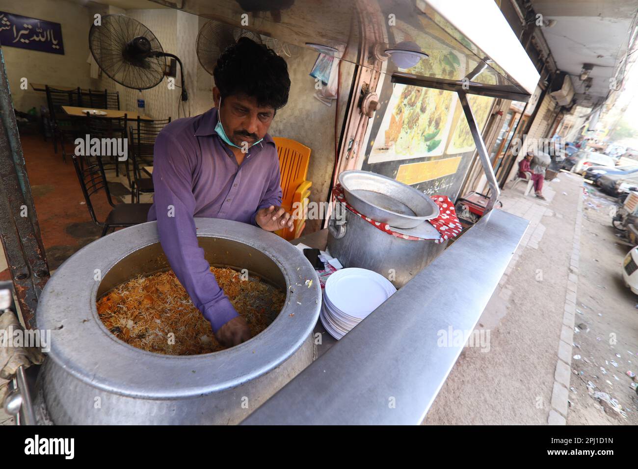 India cooking biryani street hi-res stock photography and images - Alamy