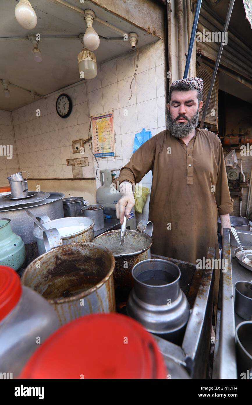 Karachi Pakistan march 2021, man making tea at famous and old food ...