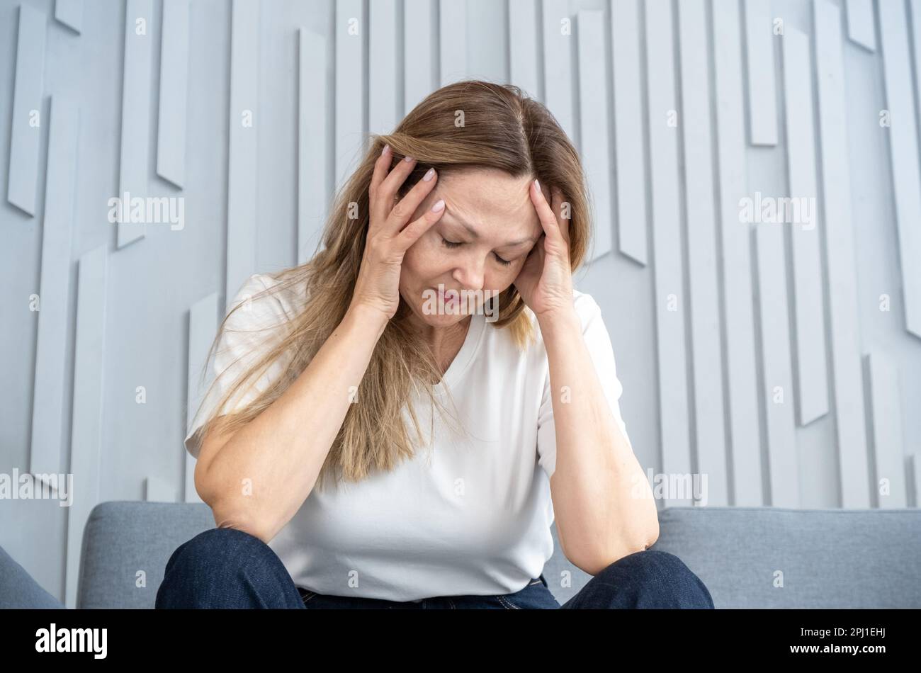 Woman suffering from stress grimacing in pain, Woman at work suffering ...