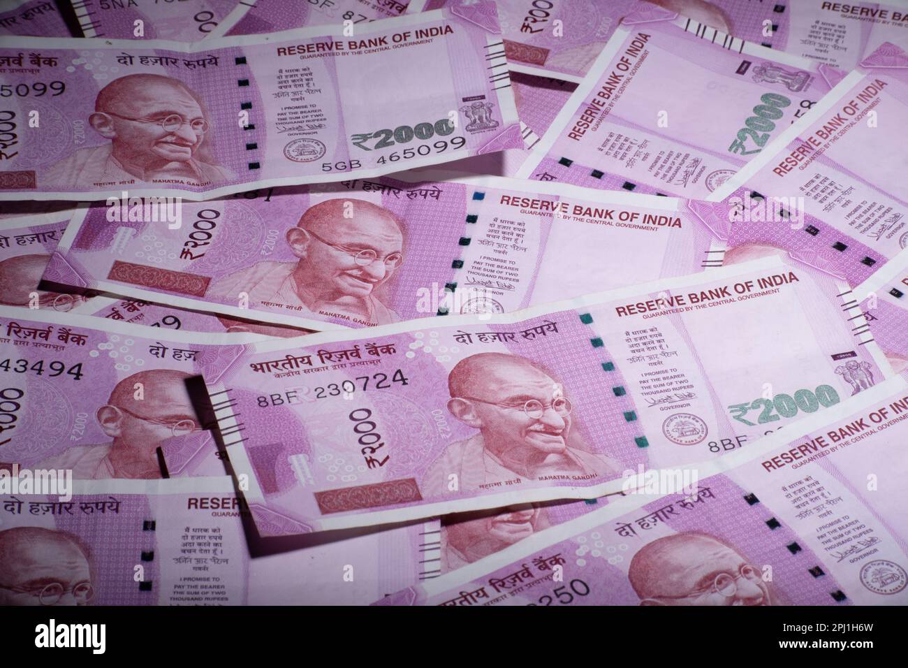 Indian currency 2000 hi-res stock photography and images - Alamy