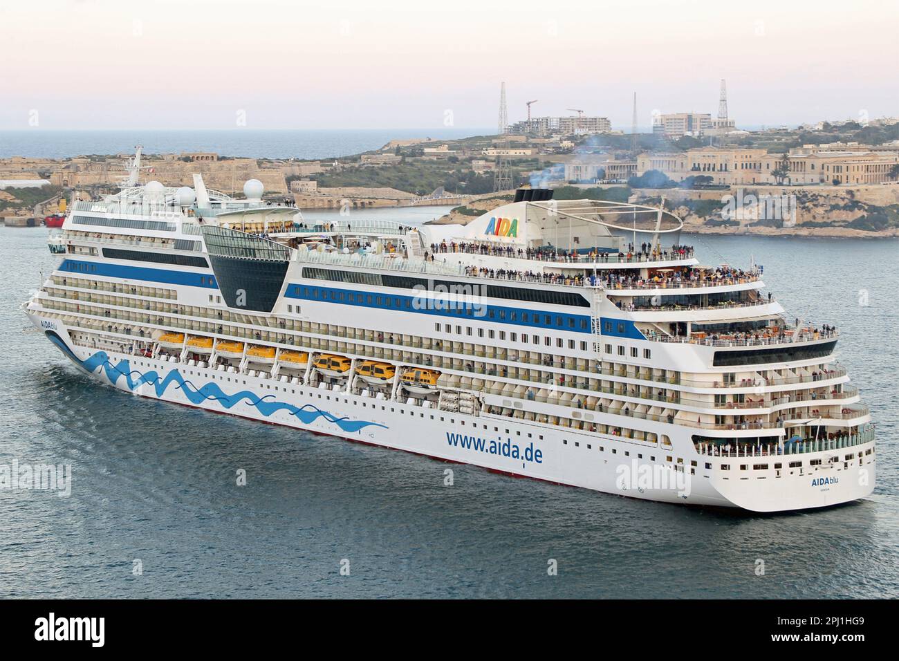 Seen from the Upper Barrakka gardens in Valletta harbour, Malta ...