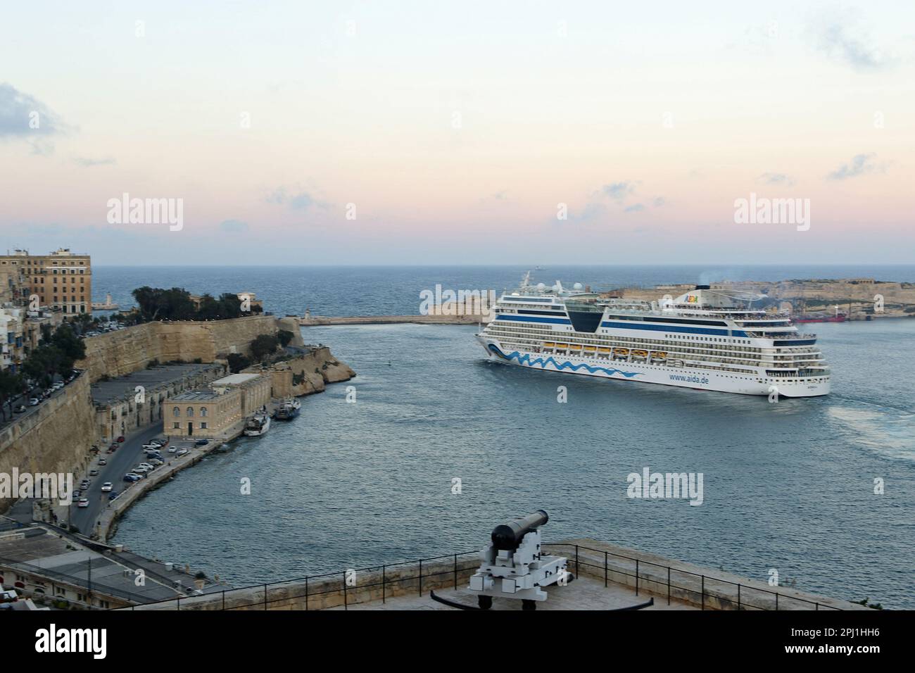 Seen from the Upper Barrakka gardens in Valletta harbour, Malta ...