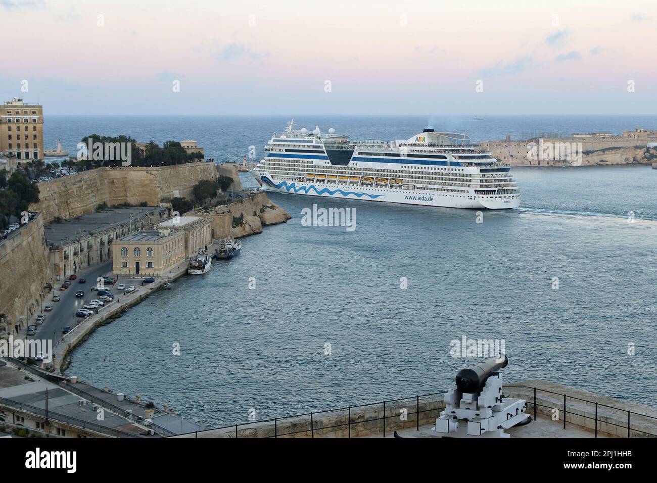 Seen from the Upper Barrakka gardens in Valletta harbour, Malta ...