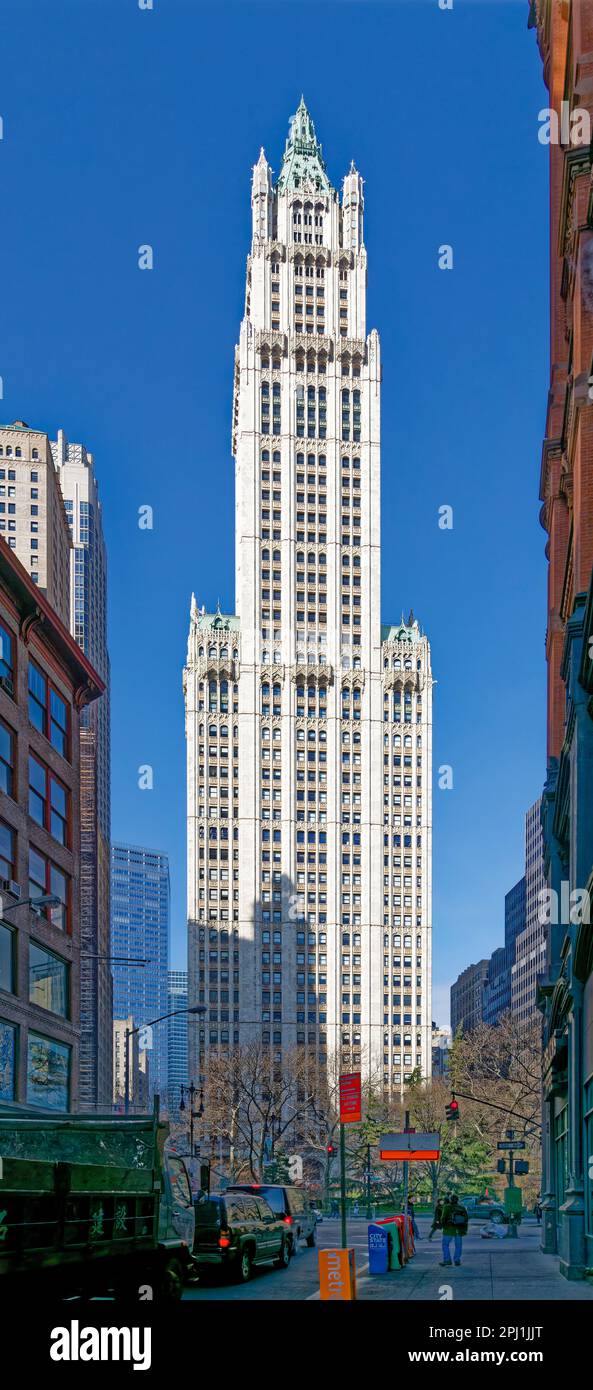 Archives: Landmark Woolworth Building, before 30 Park Place was built ...