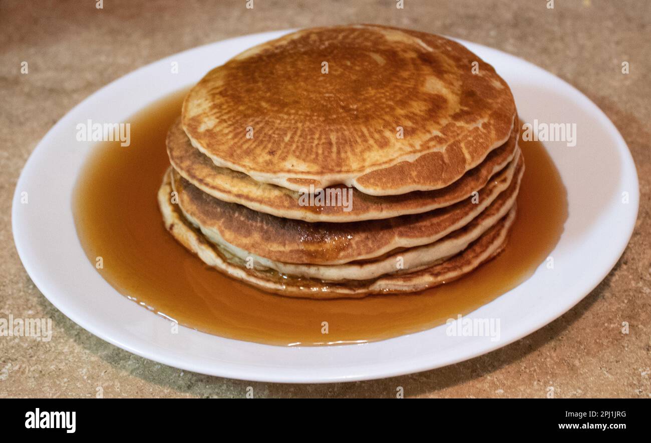 Delicious fluffy pancakes syrup hi-res stock photography and images - Alamy