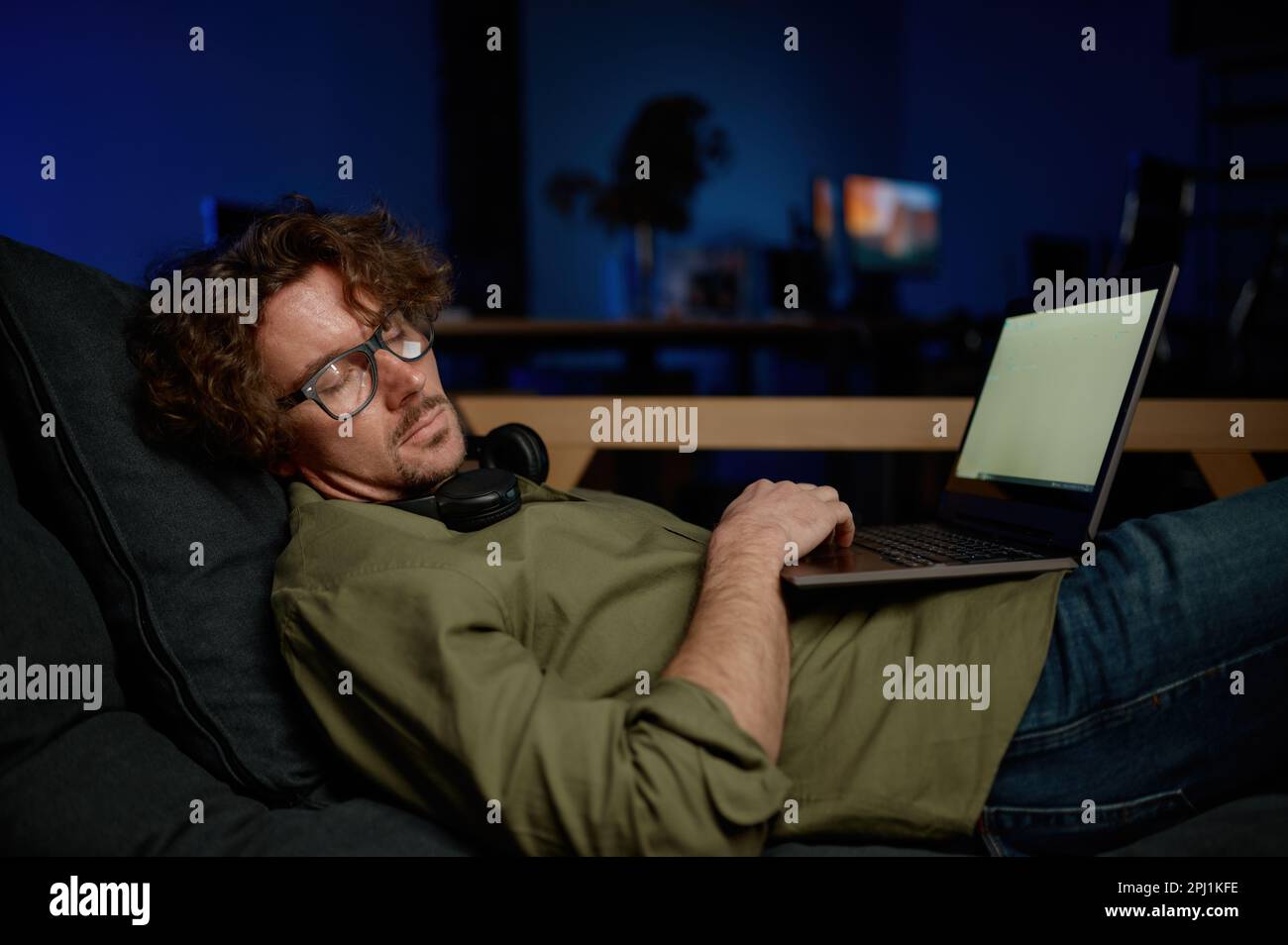 Server room activity hi-res stock photography and images - Alamy