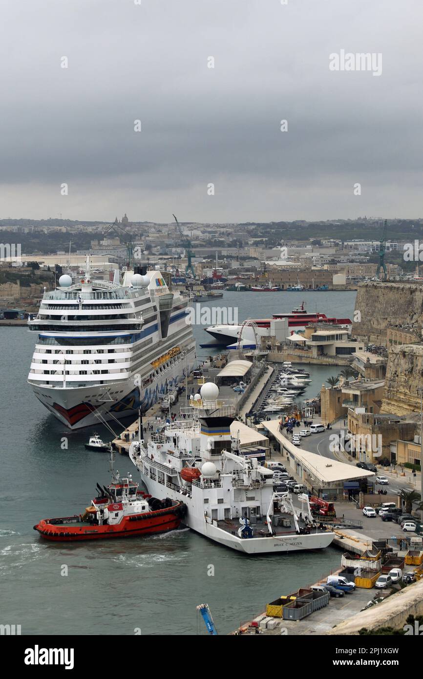 Seen from the Upper Barrakka gardens in Valletta harbour, Malta ...