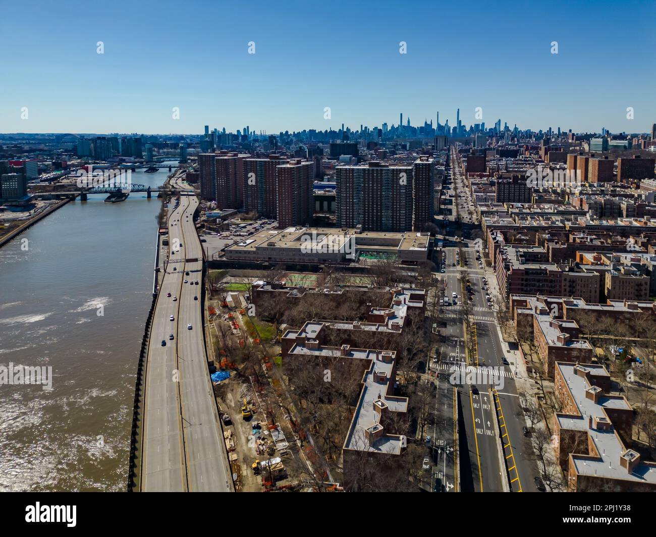 Aerial view from upper Manhattan, next to the Harlem River looking ...