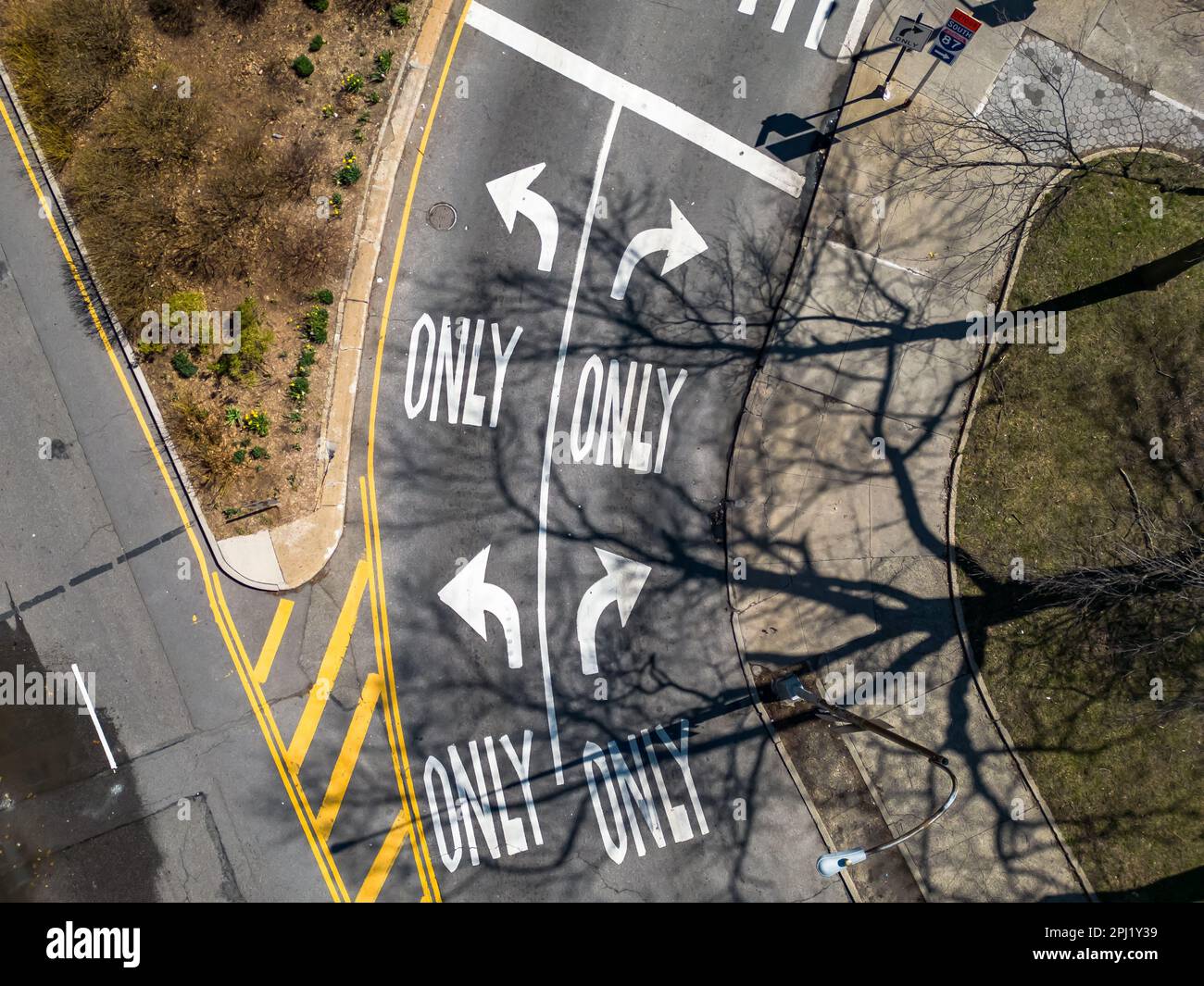 White markings on road hi-res stock photography and images - Alamy