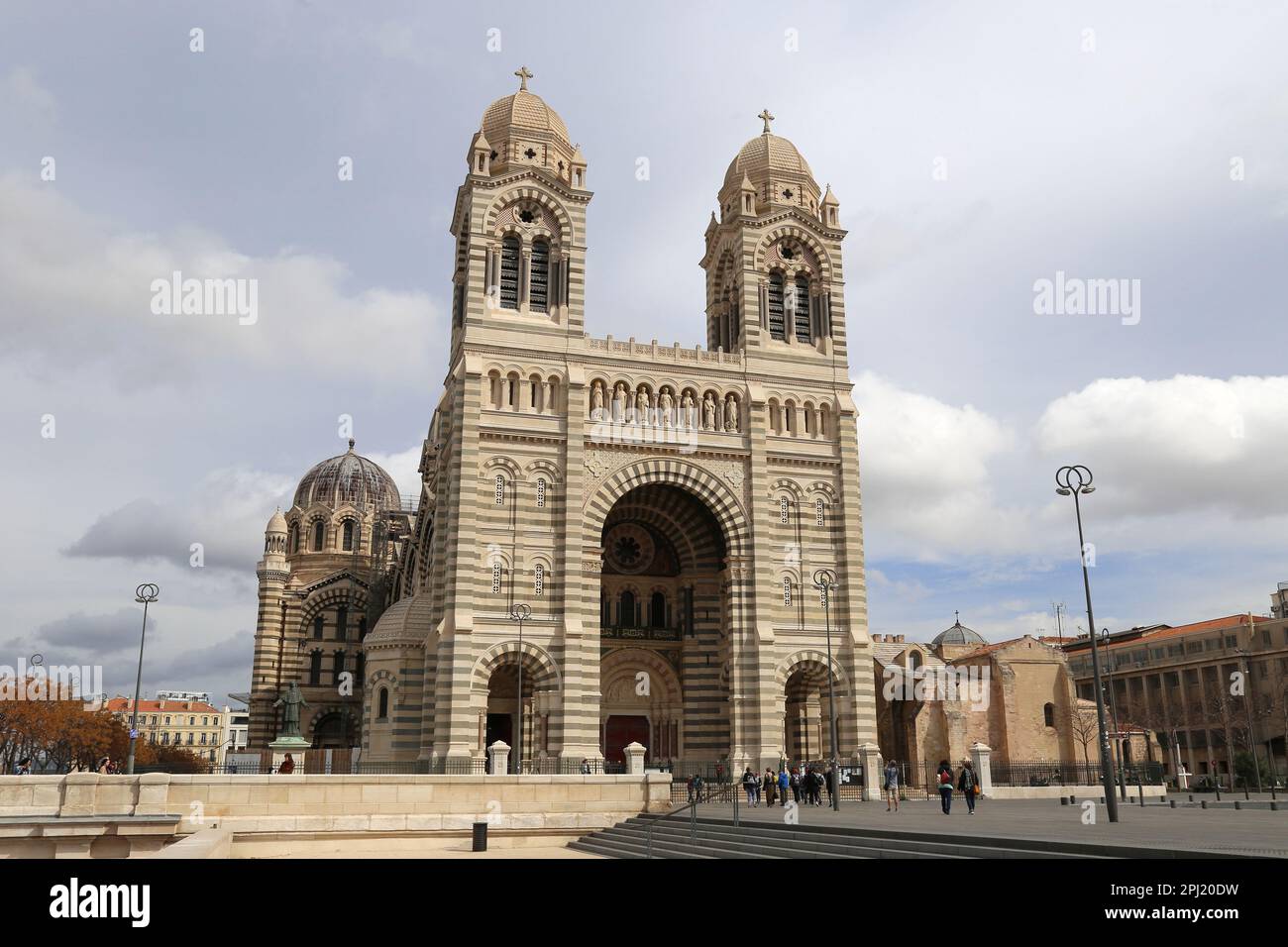 Cathedrale nouvelle majeure hi-res stock photography and images - Alamy