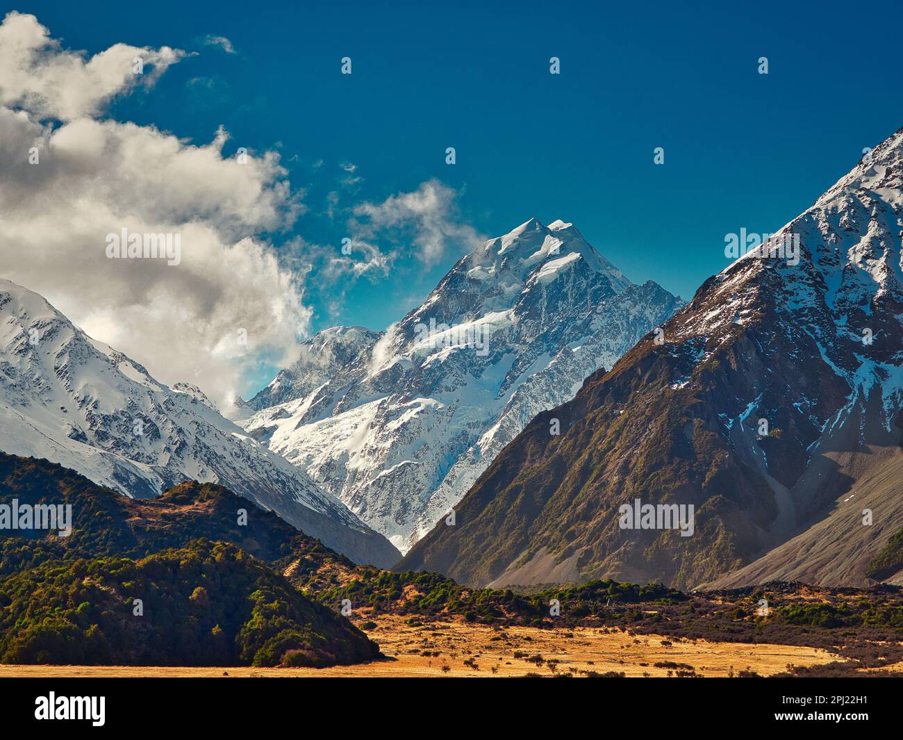 Aoraki Mt Cook mountain ranges Stock Photo - Alamy
