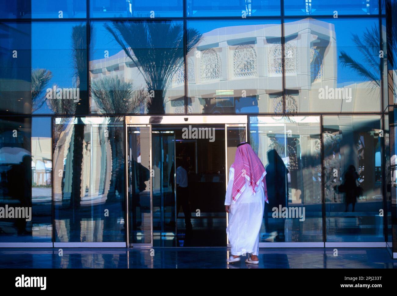 Entrance dubai internet city dubai hi-res stock photography and images ...