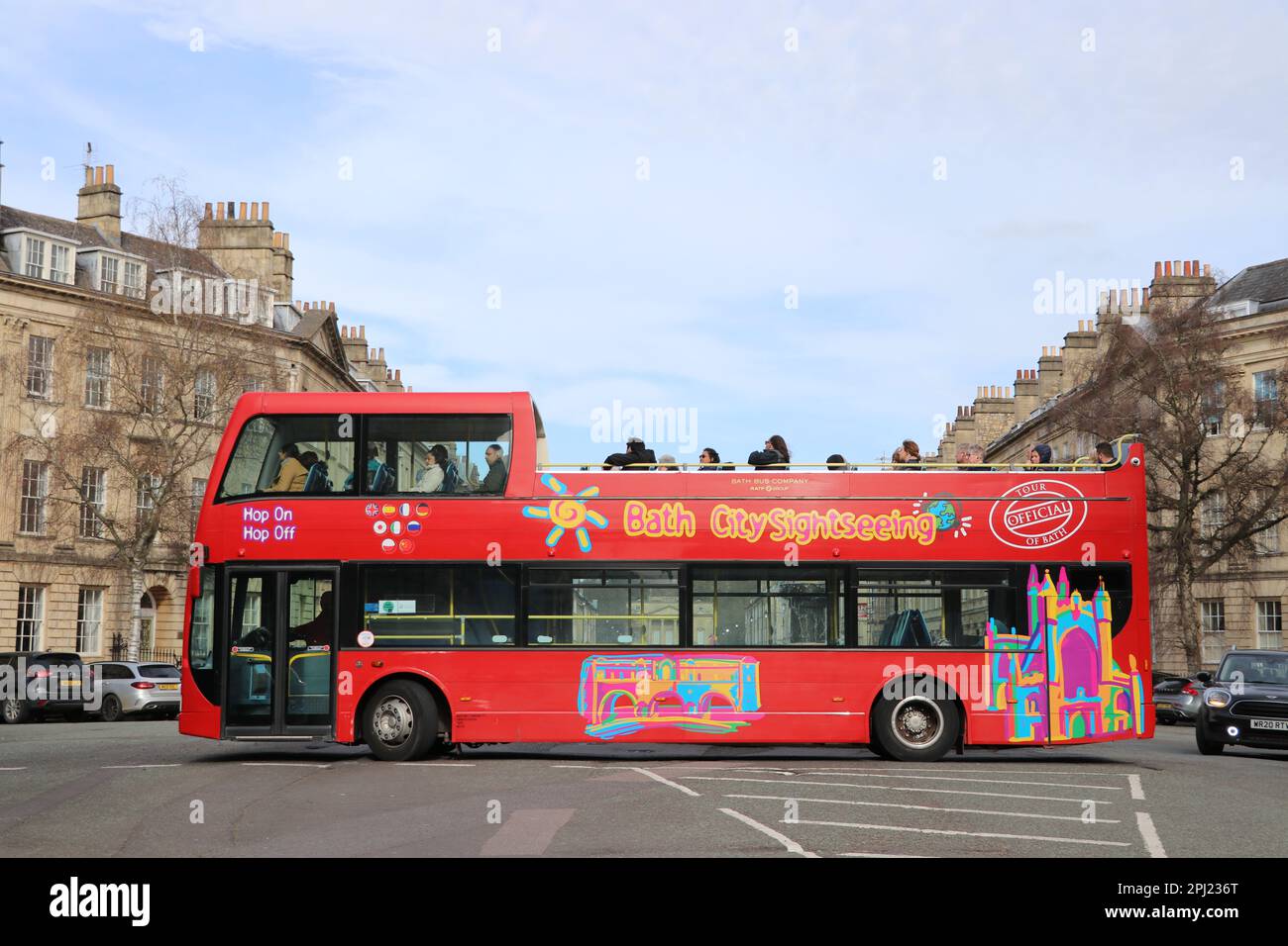 OPEN TOP SIGHTSEEING TOUR BUS IN THE CITY OF BATH IN THE UK Stock Photo ...