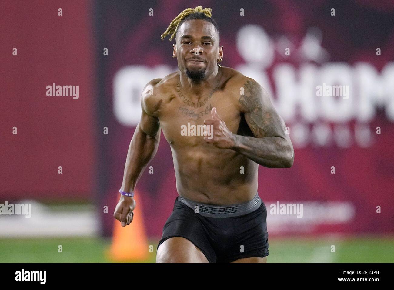 Oklahoma running back Eric Gray runs the 40-yard dash during an NCAA ...