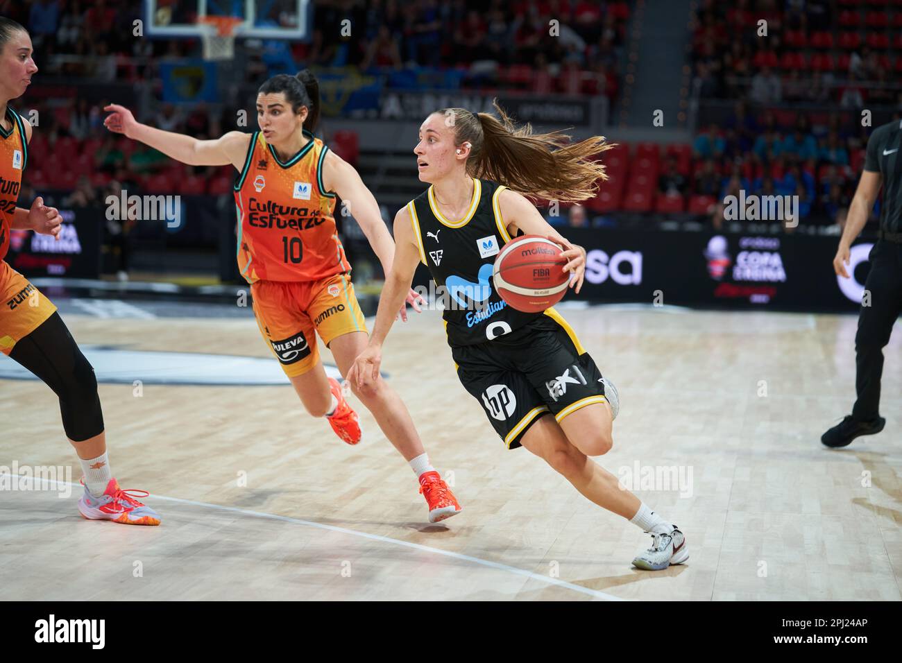 Leticia Romero of Valencia Basket (L) and Laura Mendez Camps of ...