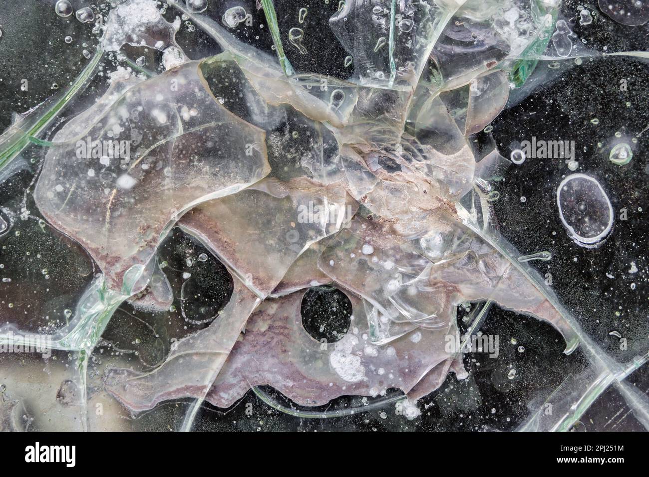 Cracked glass structures with trapped air bubbles for grunge background ...