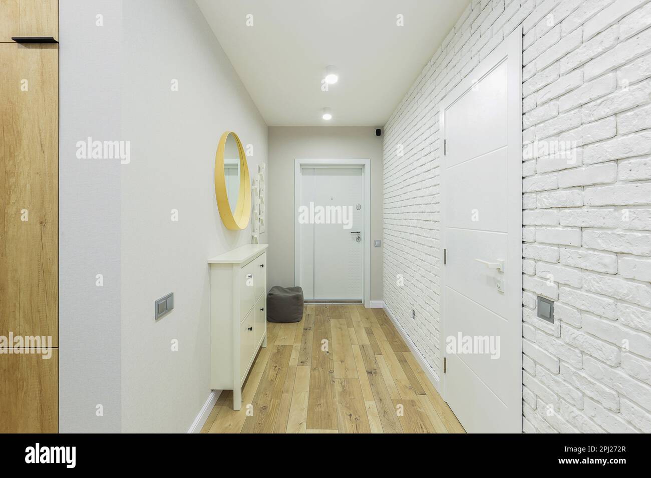 Entry entrance hall architecture hi-res stock photography and images ...