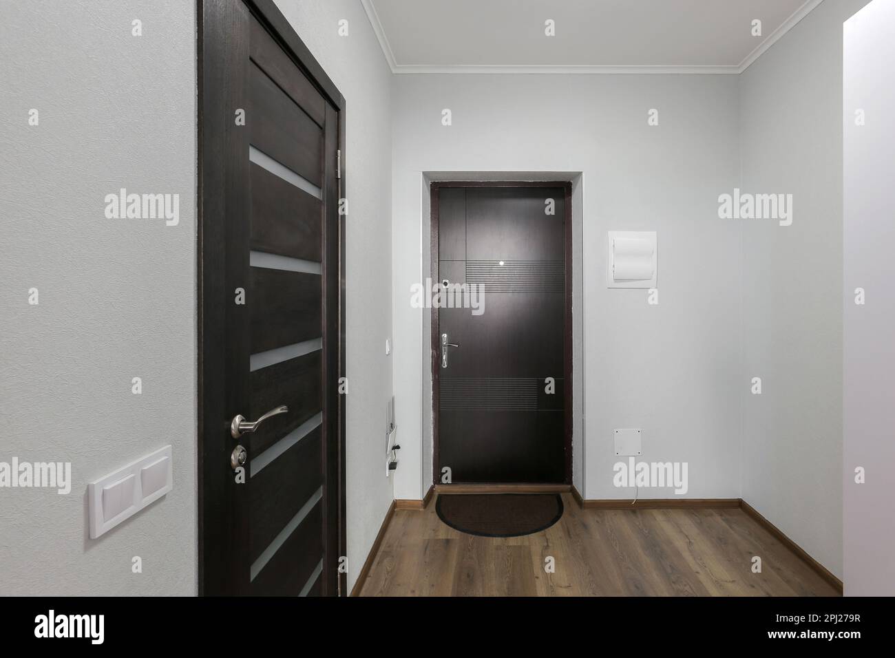 Interior doors in the hallway in the apartment interior Stock Photo - Alamy