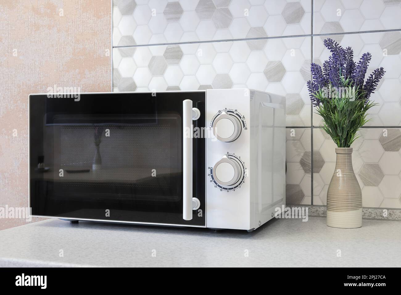 Kitchen table white hi-res stock photography and images - Alamy