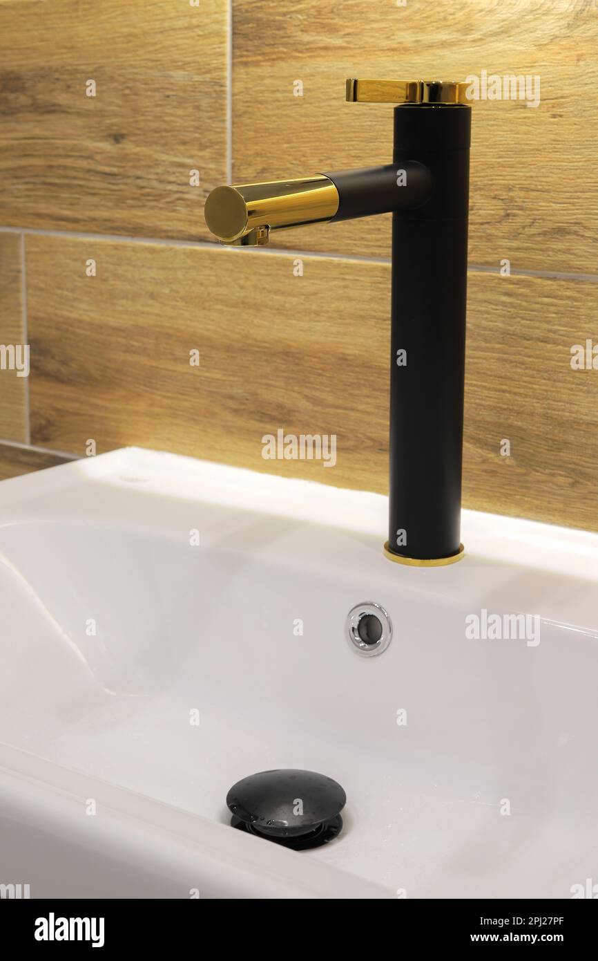 Faucet close-up with white ceramic sink in the bathroom Stock Photo - Alamy