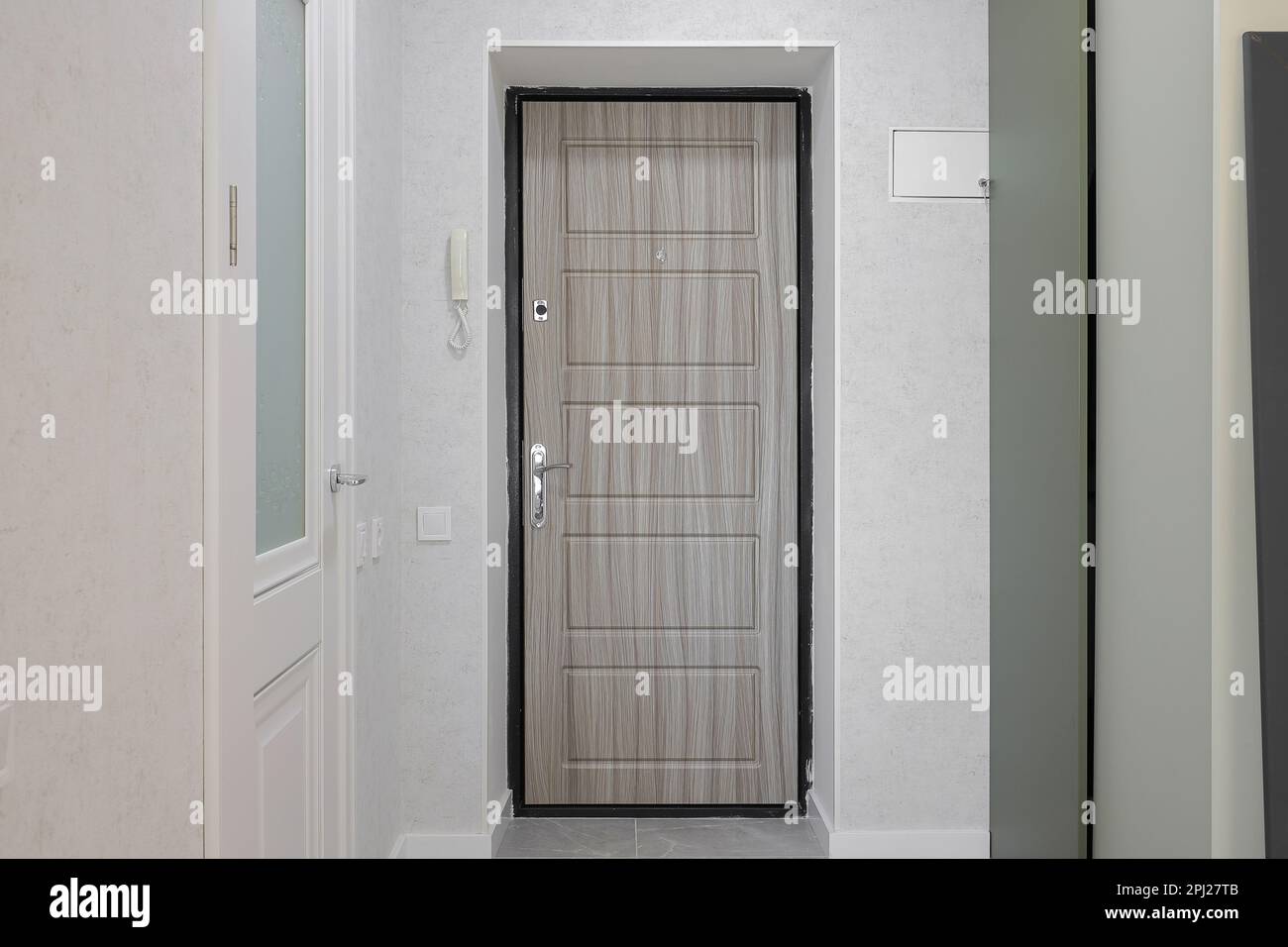 Entrance door inside the interior of the apartment Stock Photo - Alamy