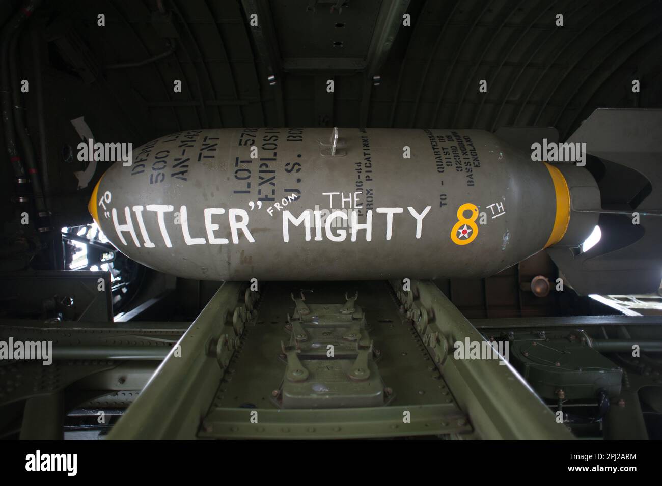 500lb bomb in B-17G "Nine-O-Nine" bomb bay Stock Photo - Alamy