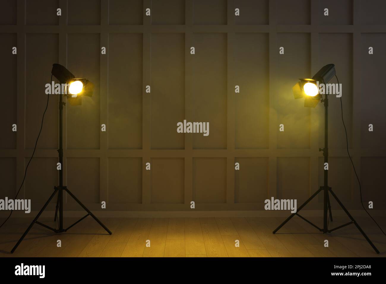 Yellow spotlights hi-res stock photography and images - Alamy