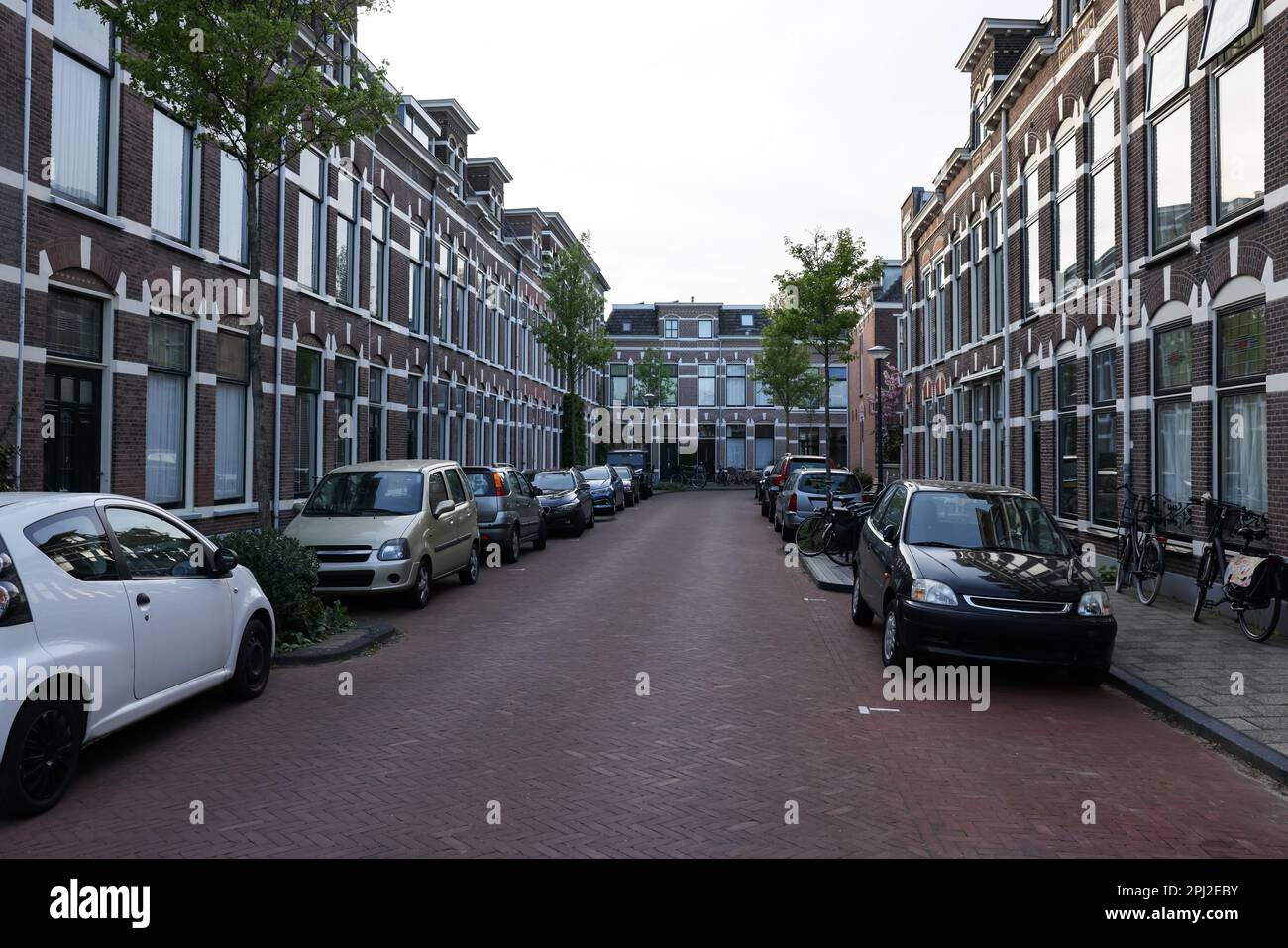 Parked along the wall hi-res stock photography and images - Alamy