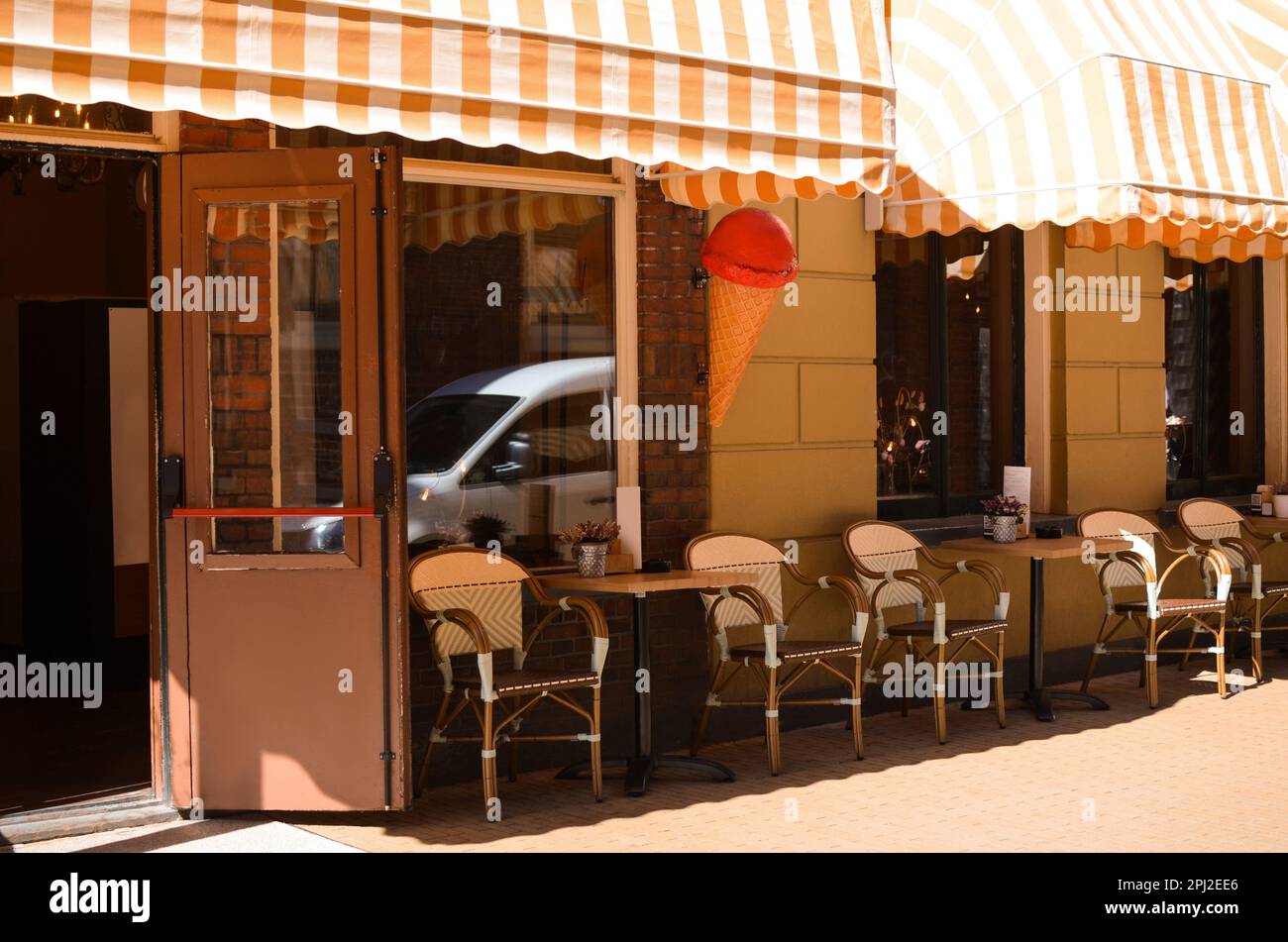 Modern bistro view hi-res stock photography and images - Alamy