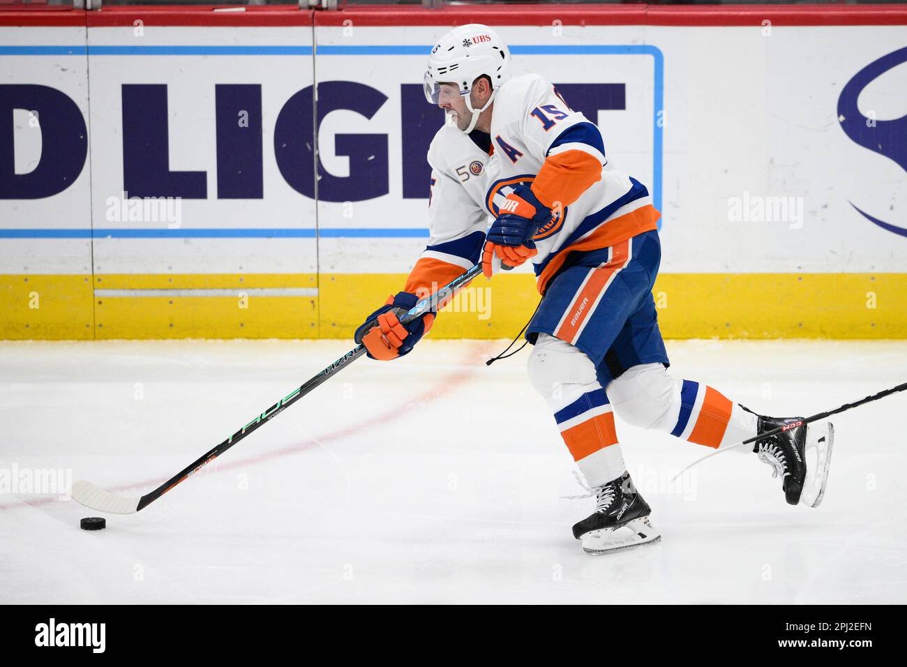 New York Islanders right wing Cal Clutterbuck (15) in action during the ...