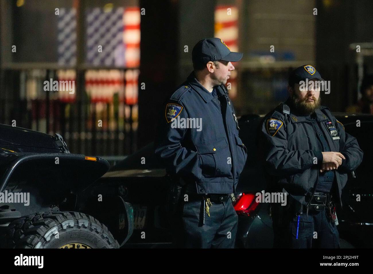 Court officers stand guard outside the Manhattan criminal courts ...