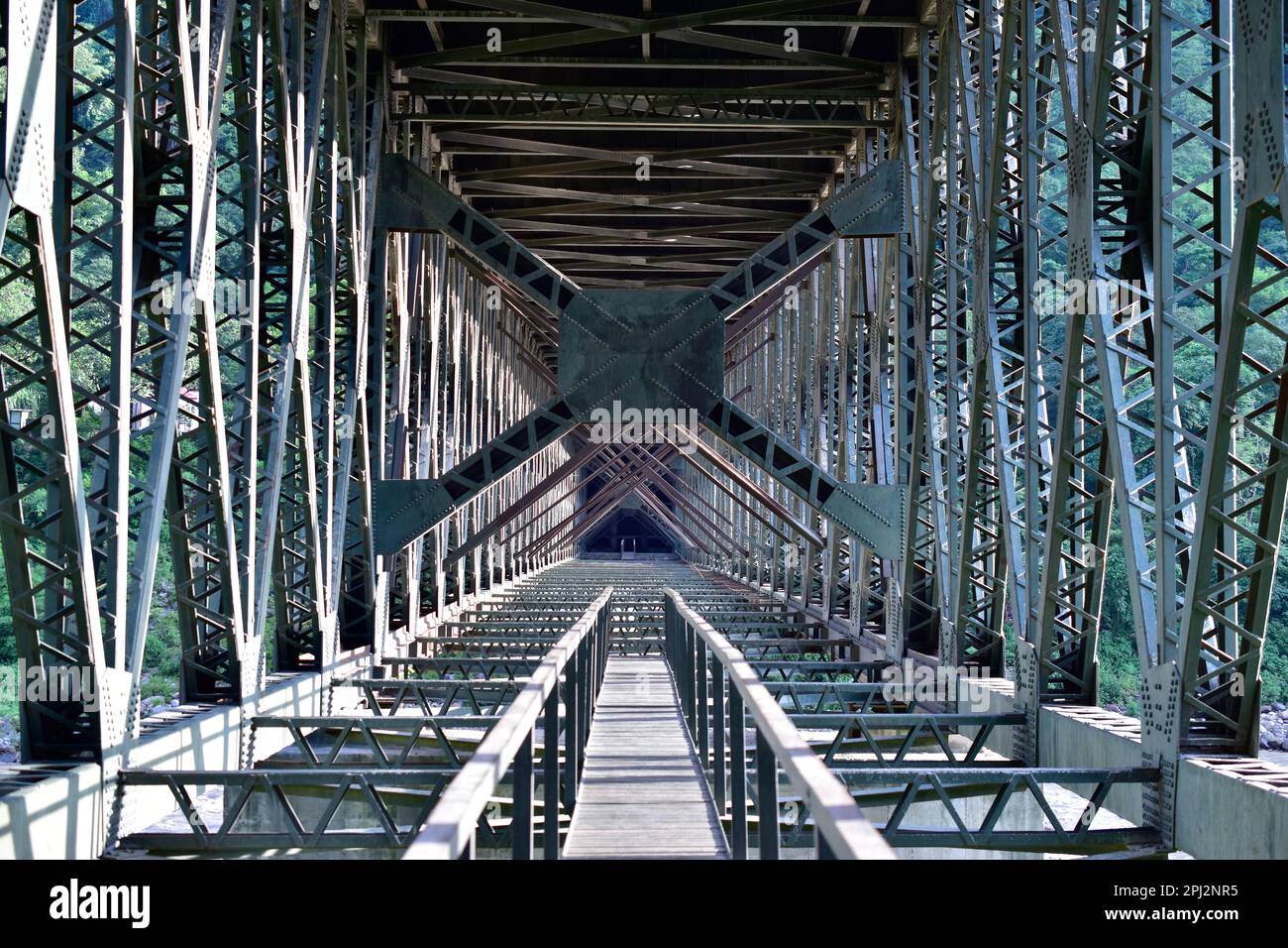 Interior structure of metal bridge Stock Photo - Alamy
