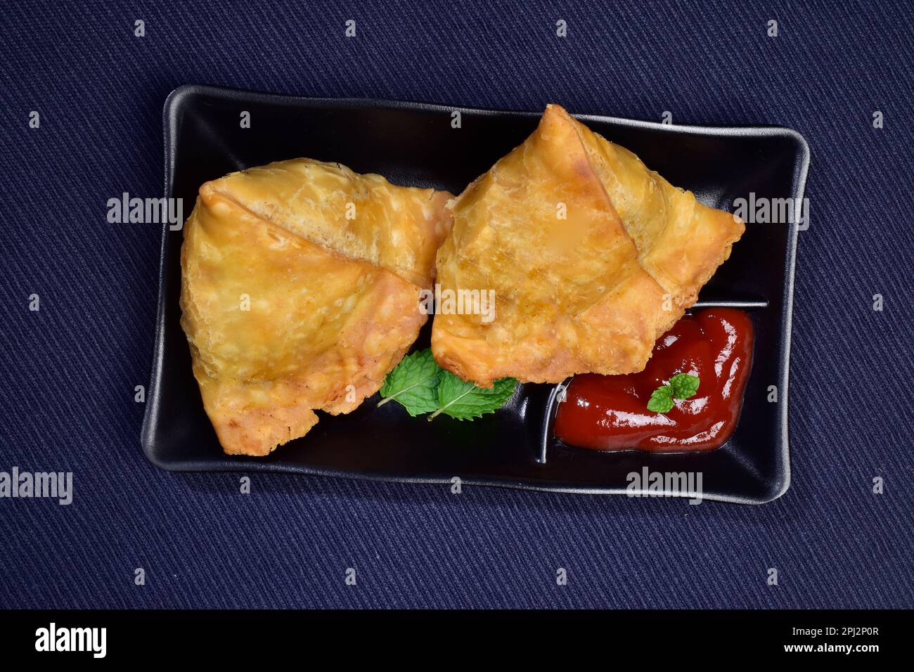 Samosa top view hi-res stock photography and images - Alamy