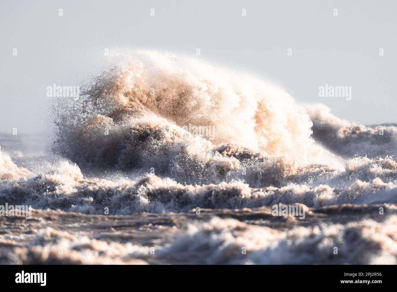 Extreme weather conditions on Lake Erie produce large and powerful ...