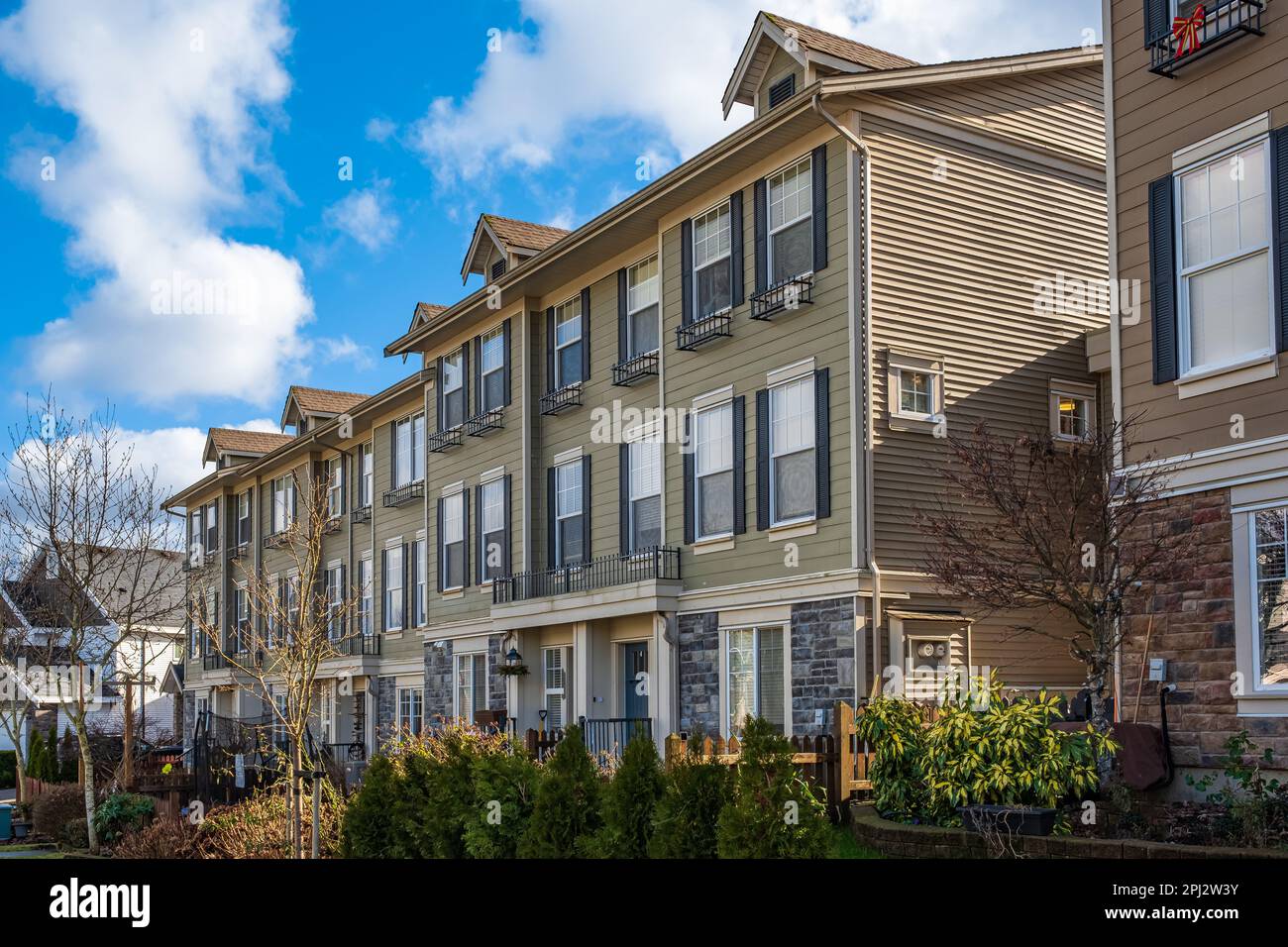 Suburban houses new development area hi-res stock photography and ...