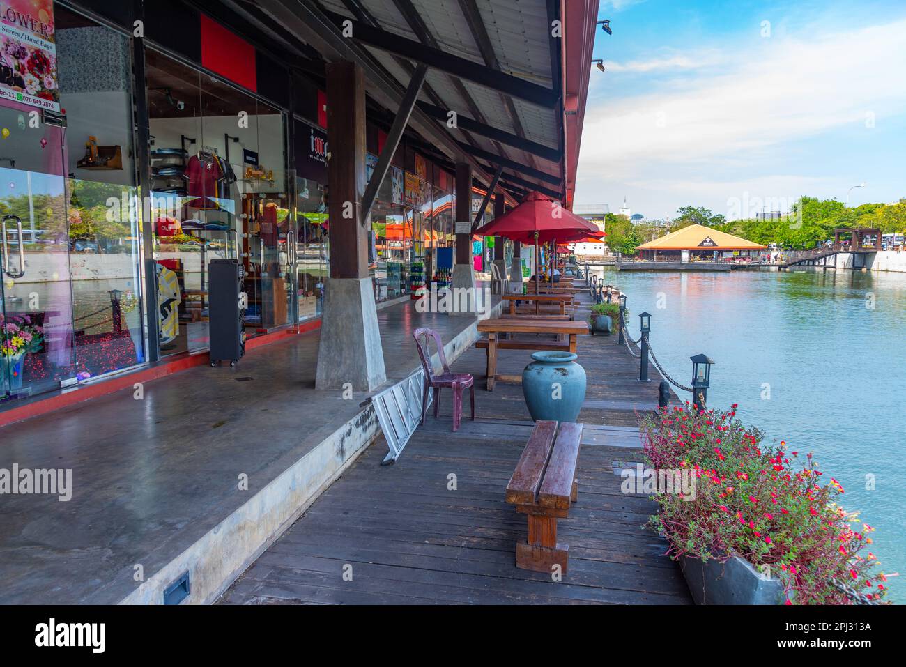 Colombo, Sri Lanka, January 19, 2022: Pettah Floating Market at Colombo, Sri Lanka Stock Photo ...